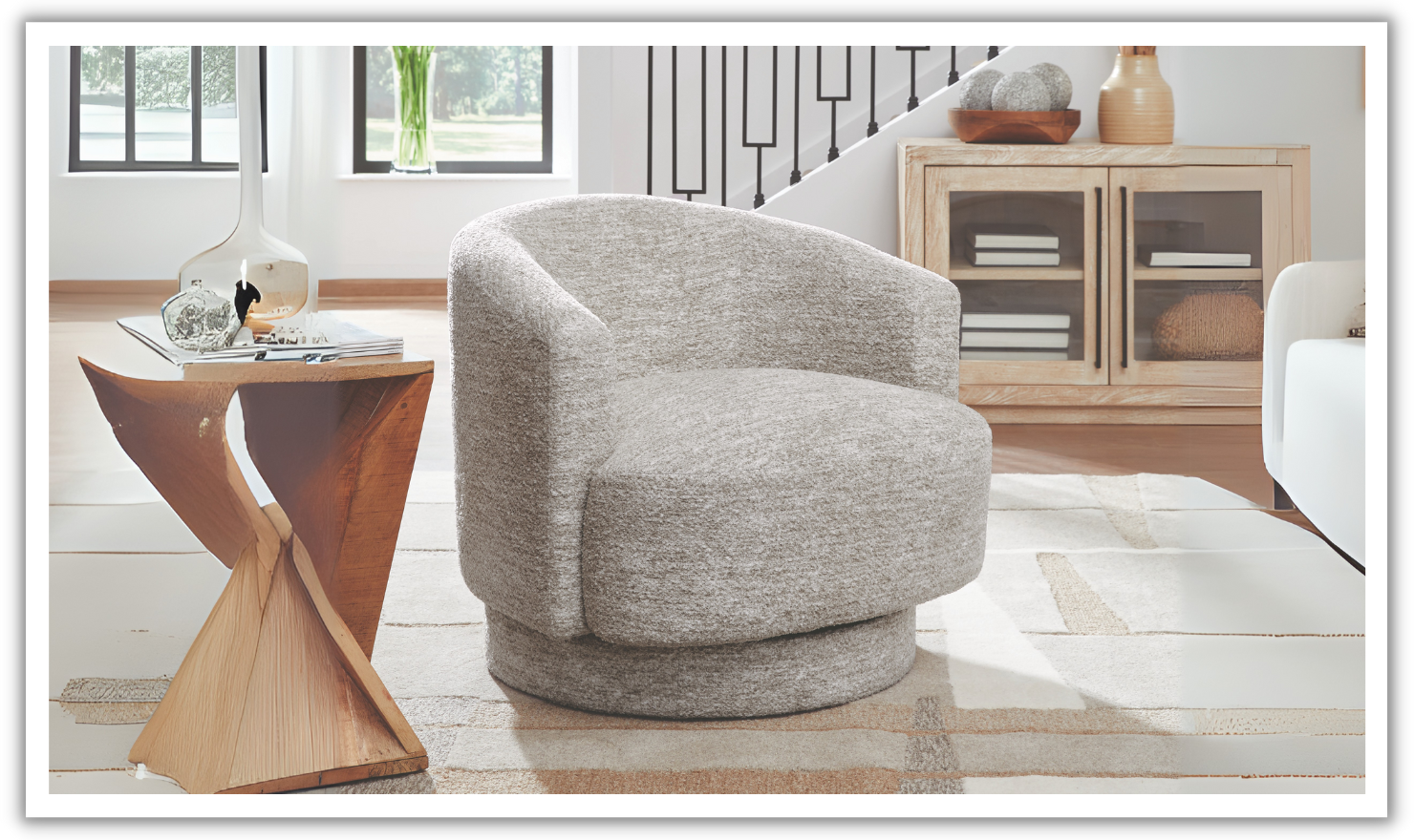 Modern Heritage Wardsor Swivel Accent Chair – Jennifer Furniture