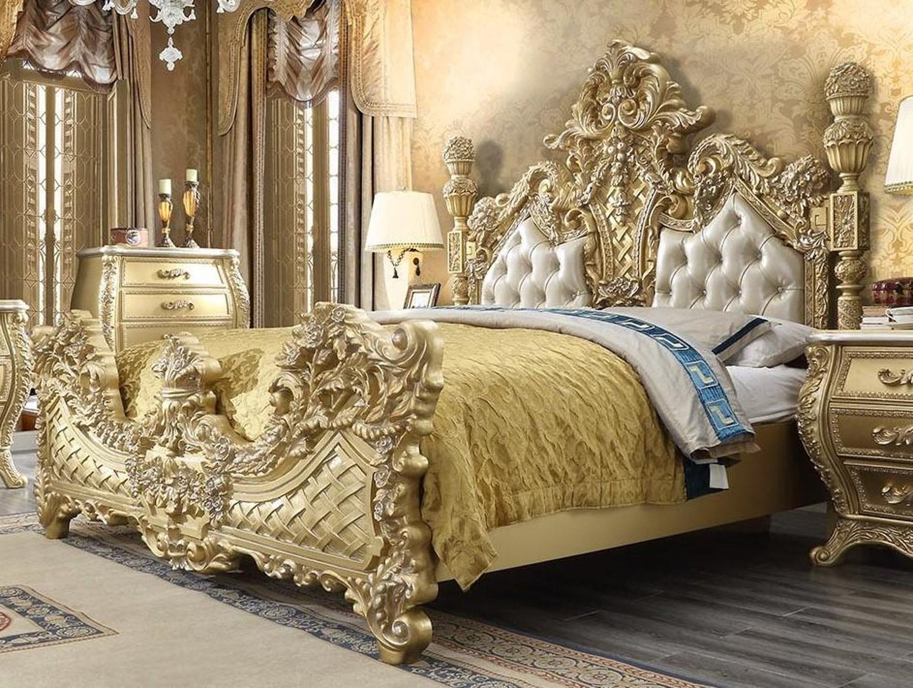 Homeydesign Buckingham Traditional King Bed with Metallic Antique Gold ...