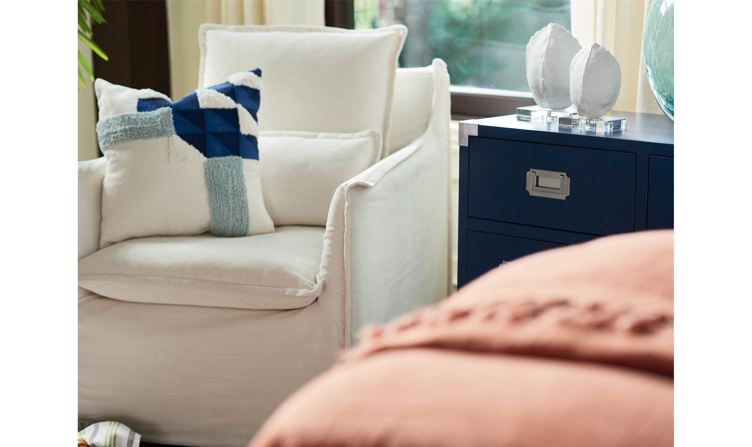 SIESTA KEY SWIVEL CHAIR – Jennifer Furniture